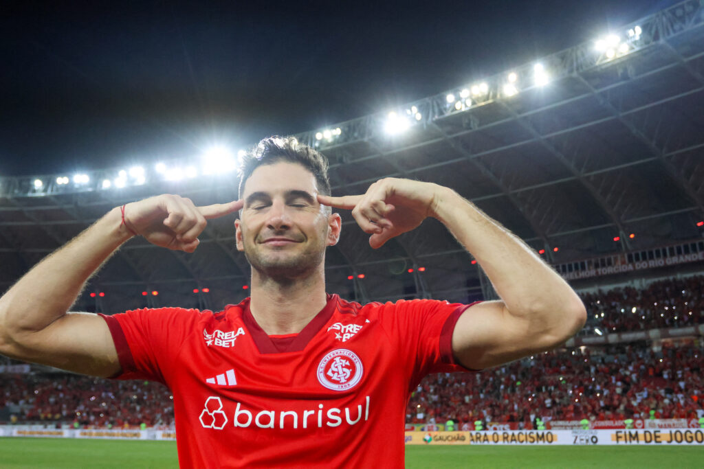 Alario inflama a torcida do Inter com mensagem vibrante nas redes