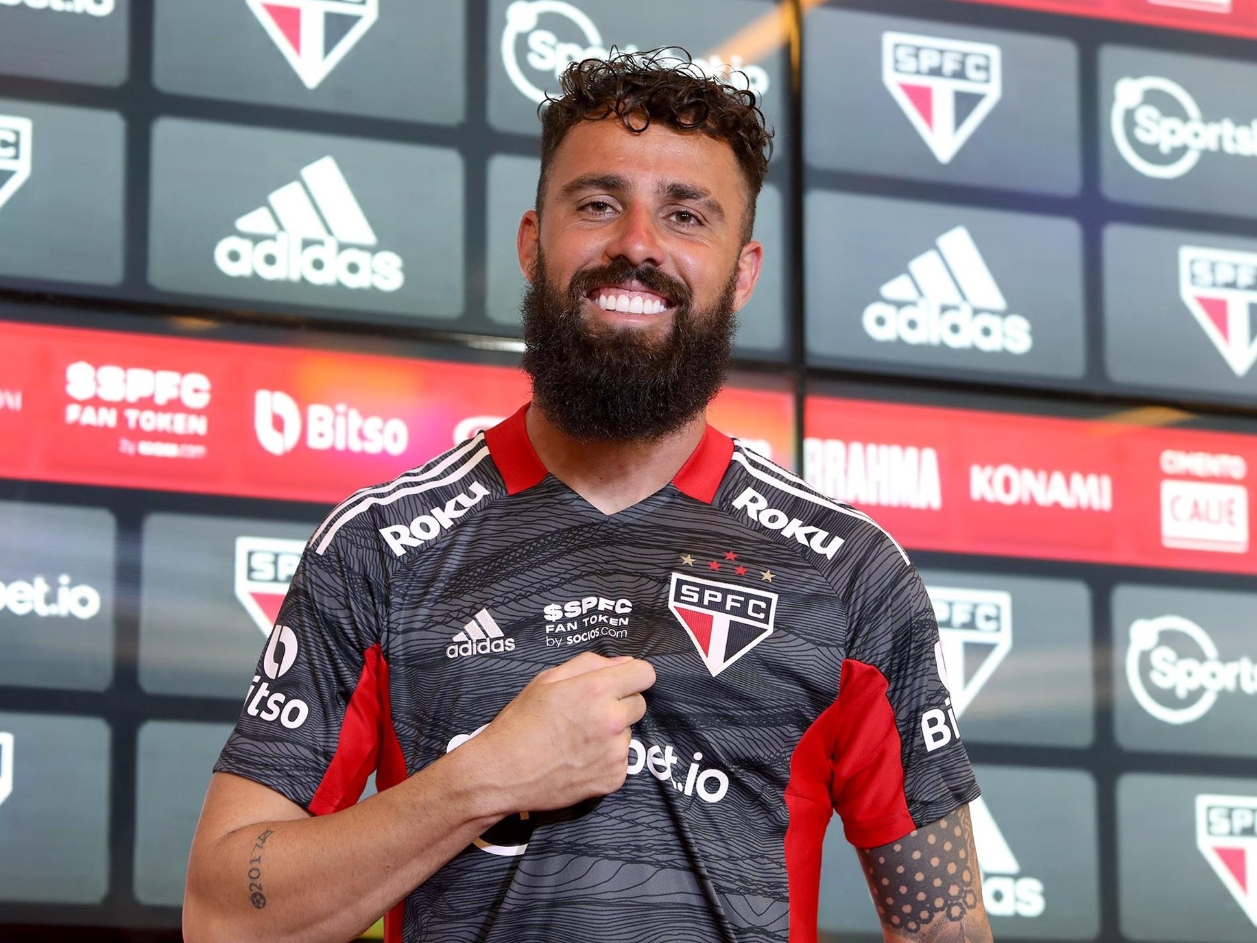 Jandrei vestiu a camisa do Inter: É oficial!