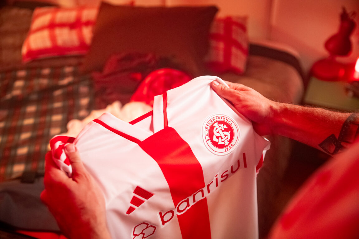 Ex-namorada de Baldasso divulga propaganda para o Inter